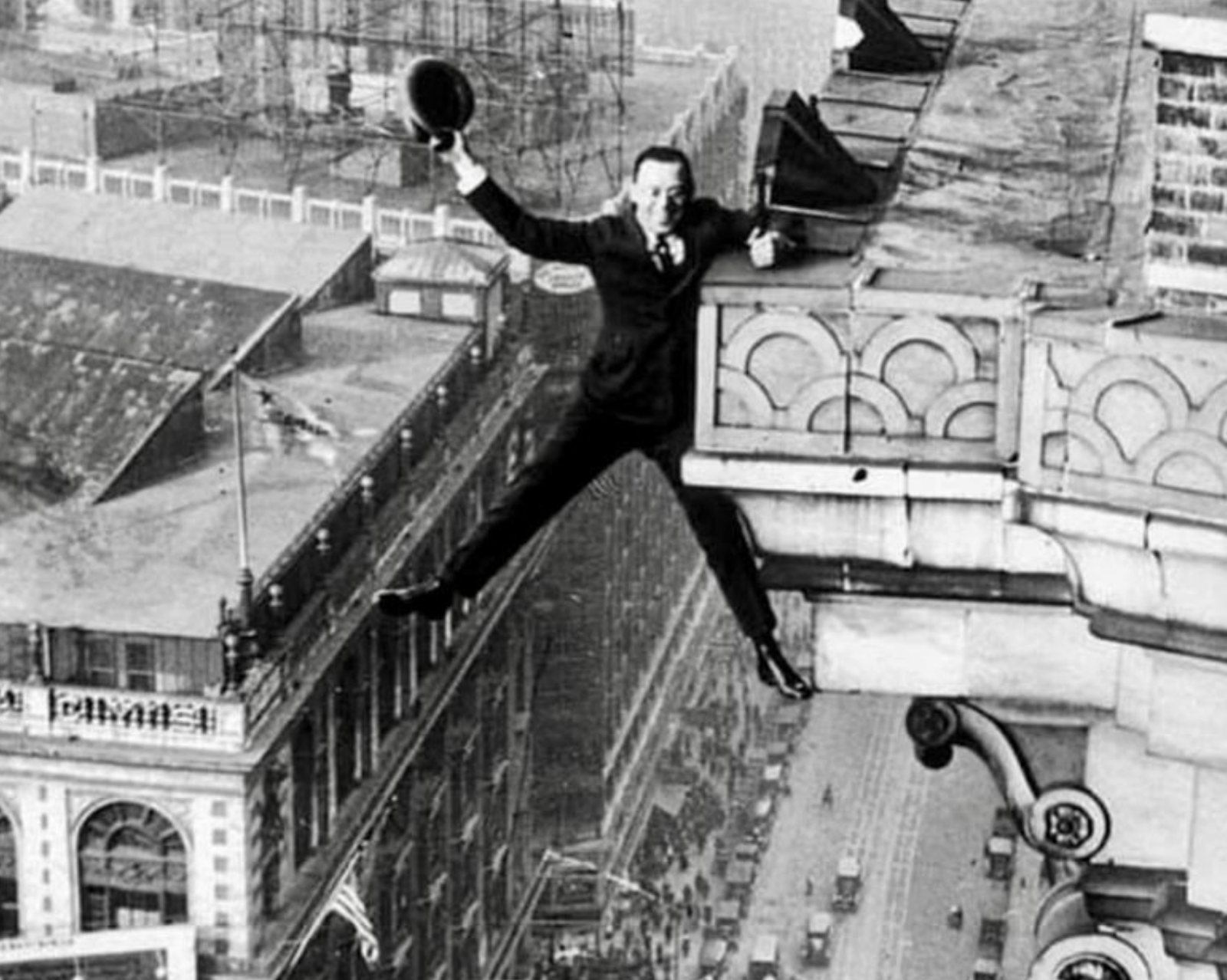 霍諾德徒手登頂101震撼世界！百年攀登歷史一次看...他曾征服700棟建築遭封「蒼蠅人」 - 鏡週刊 Mirror Media