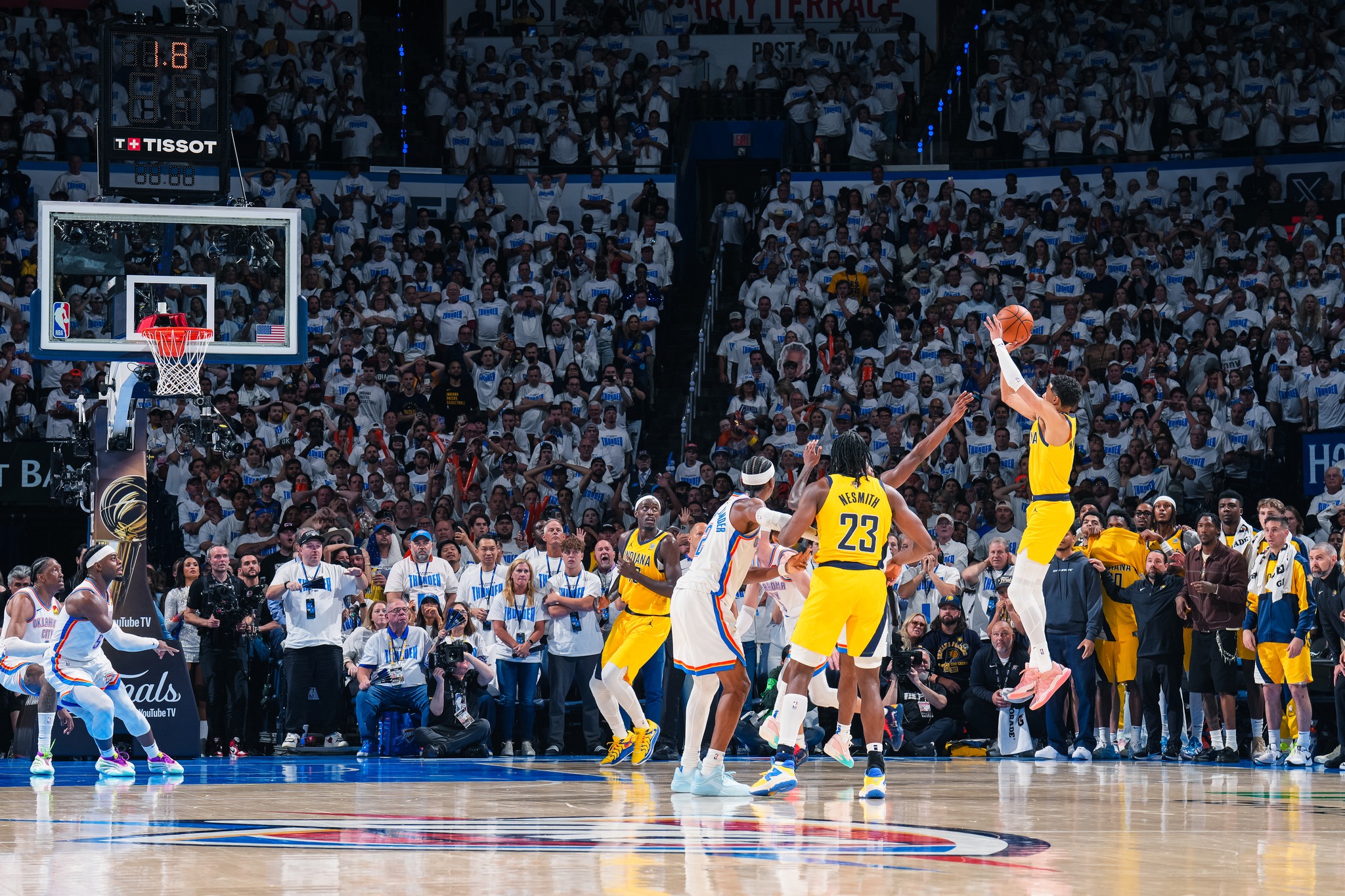 NBA／準絕殺前沒喊暫停 Haliburton：教練信任我們 - 鏡報